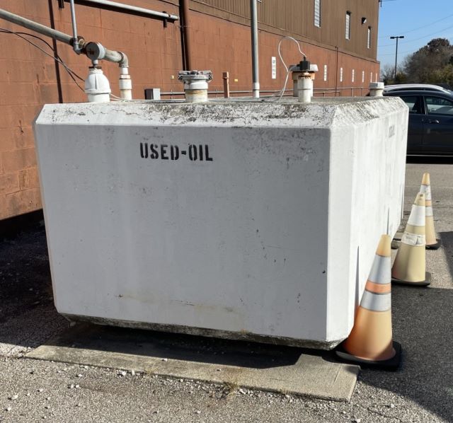 1000 Gallon Used Oil Tank