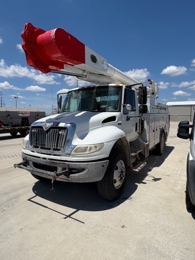 2015 Altec Material Handler (700803)