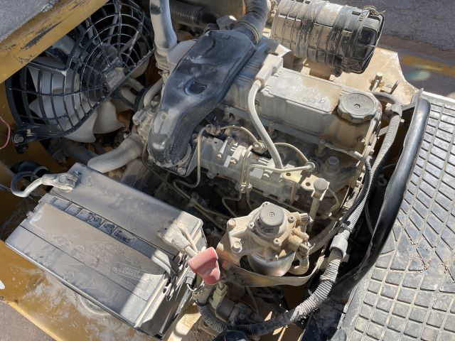 2001 Caterpillar DP30K Forklift (950442)
