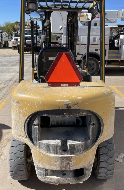 2001 Caterpillar DP30K Forklift (950442)