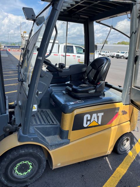2011 Caterpillar EPC5000 Electric Forklift w/ Charger (950824)