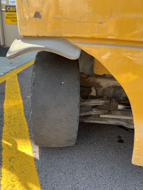 2011 Caterpillar EPC5000 Electric Forklift w/ Charger (950824)