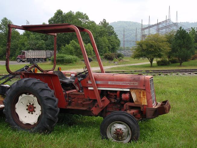 Tractor, 464 International Farm Tractor 1976